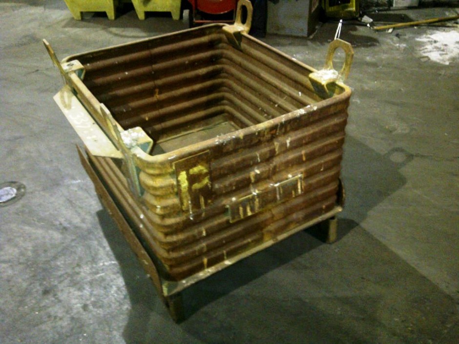 ITEM #194 - 36" x 32" x 28" o/h, (22" ID) STEEL CORRUGATED DROP BOTTOM ...